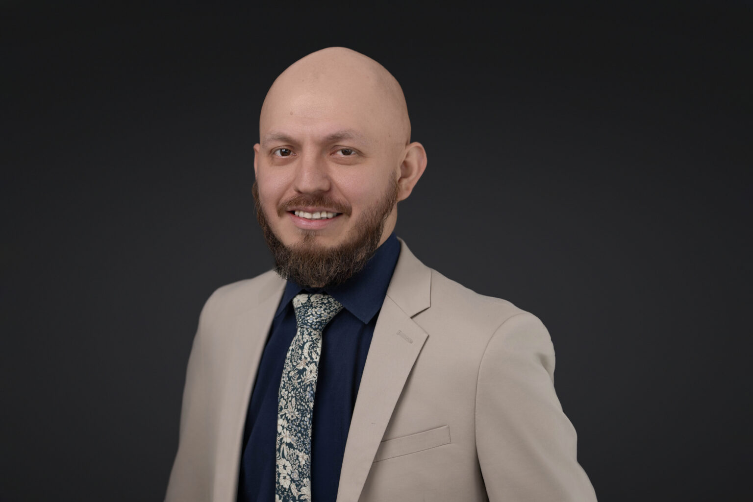 13 Flattering Angles for Stunning Photos - A Guide to Posing with ...