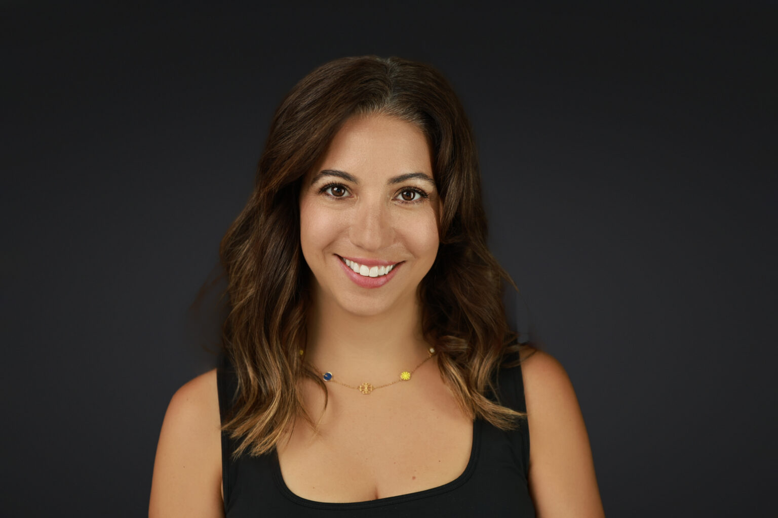 13 Flattering Angles for Stunning Photos - A Guide to Posing with ...