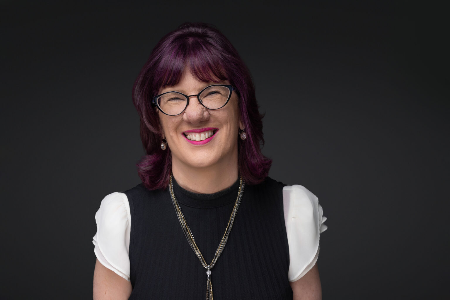 13 Flattering Angles for Stunning Photos - A Guide to Posing with ...